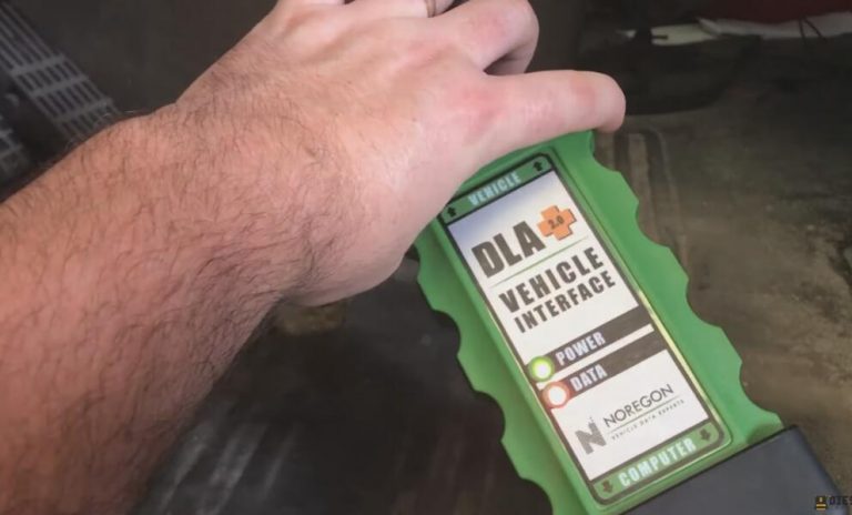 Using the JPRO Heavy Truck Diagnostic Scanner on a 2015 Freightliner ...